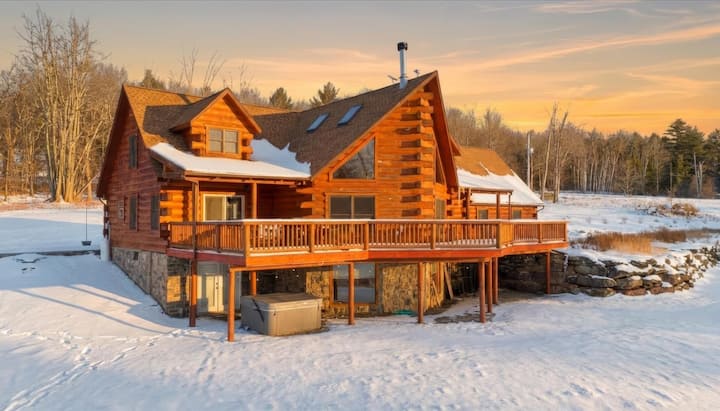 Amazing Views •  Hot Tub •  Fire Pit • Game Room - Windham, NY