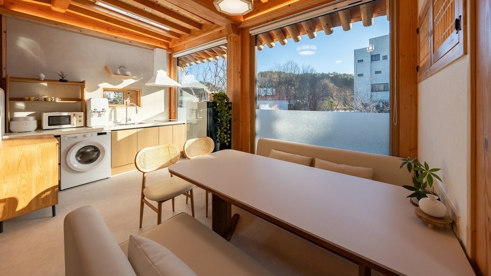 #Hanok #Gyeongpo-ho #Arte #Aquarium Moonlight - Pensions (Corée du Sud ...