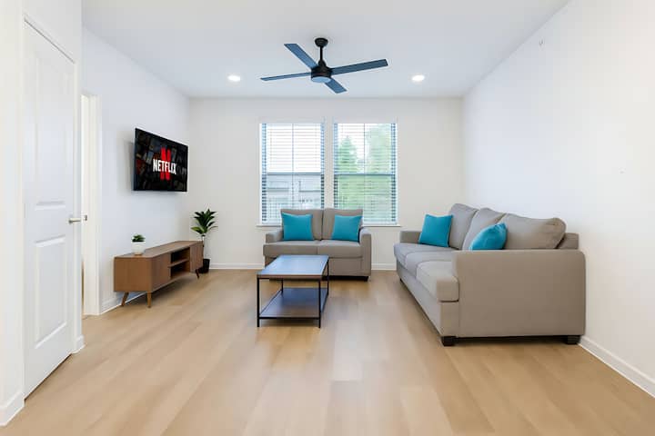 Stylish Workerfriendly 2br Home + Gym Pool & Lndry - Lake Texoma