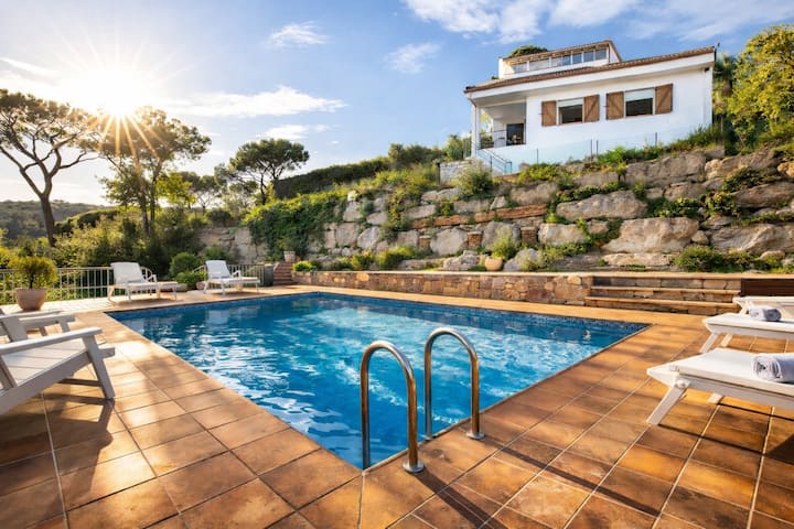 Vues Spectaculaires Sur Les Montagnes, Plage à 4km - Calella