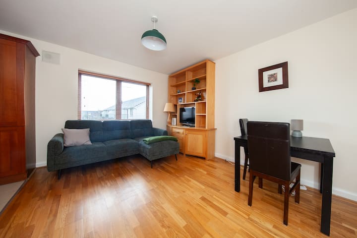 Spacious 2bdr Flat Near Portmarnock Beach - Swords