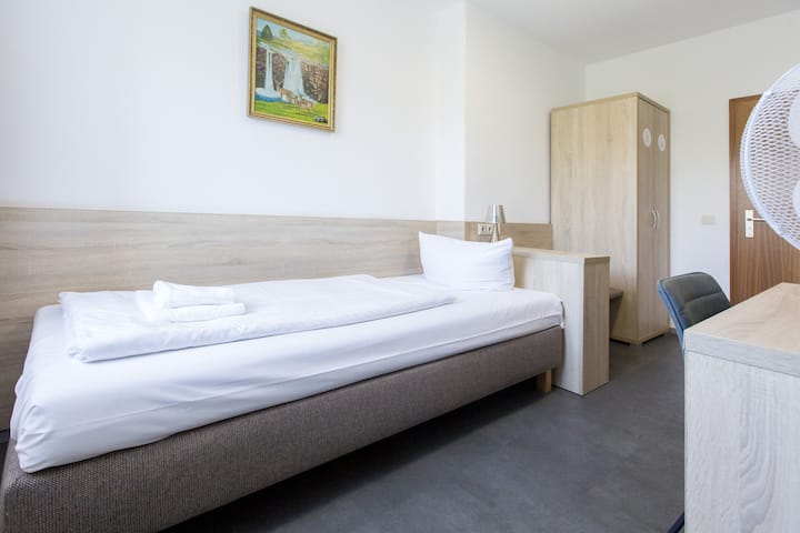 Chambre Simple-confort-salle De Bain Privée-vue Su - Berlin