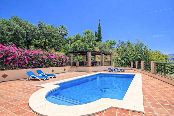 Holiday Villa With Pool And Fantastic Views, Coin - 科因