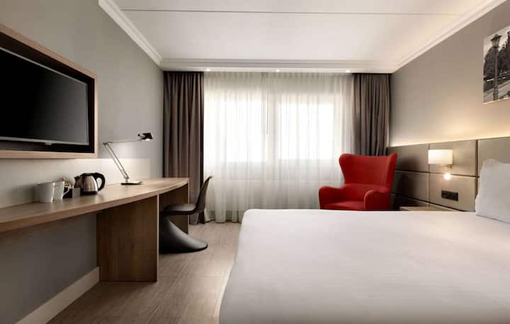 Queen Room | Ramada Schiphol | Near Museumplein - Hoofddorp