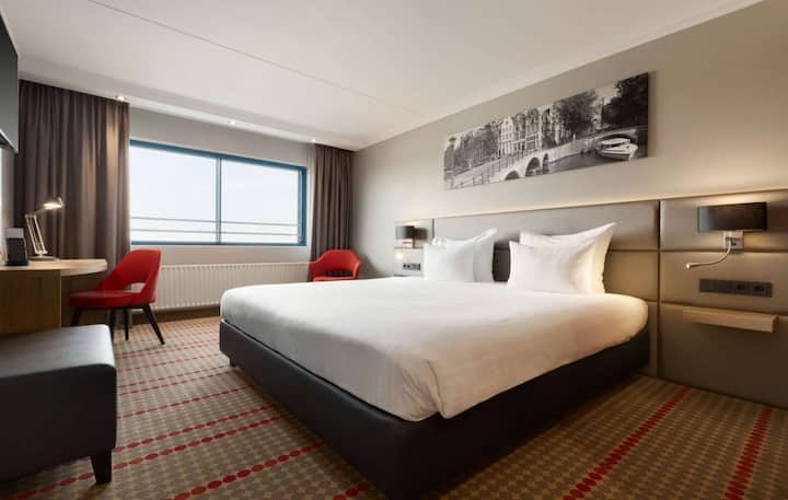 Ramada Schiphol | King Deluxe | Near Ams - Aalsmeer