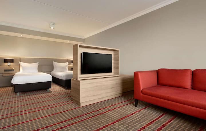 Family Suite | Ramada Ams Schiphol | Near Zuidas - Hoofddorp