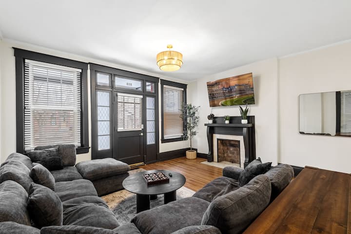 Newly Renovated! Near Downtown & Nulu W/ Pvt Yard! - Louisville, KY