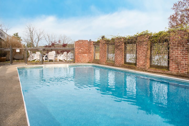 River House By Avantstay | Riverfront Mansion - Hudson, NY