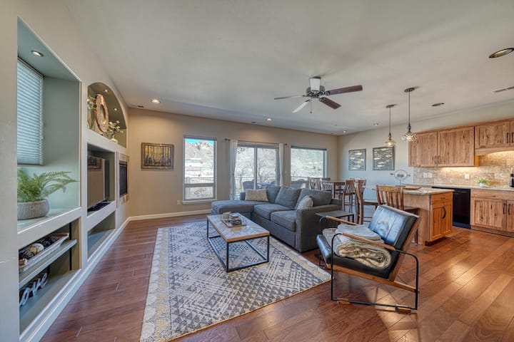 Riverfront Perch, W/ Balcony Over The River - Salida, CO