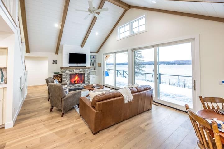 Torch Lakefront 6br Home: Private Dock, Hot Tub - Torch Lake, MI