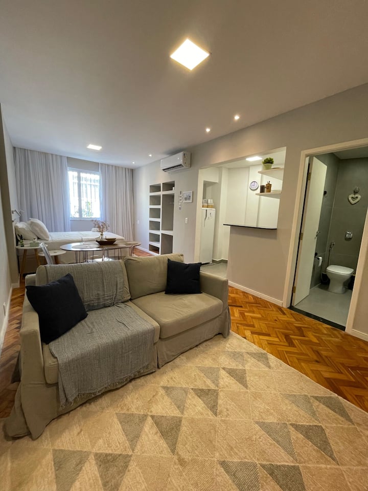 Studio Recém Reformado A 2min Da Praia! A/c, Wi-fi - Copacabana