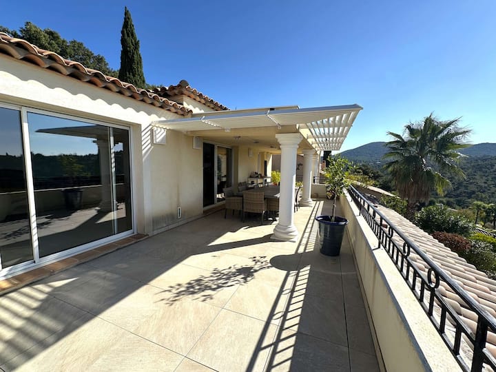 Villa Pour 8 Personnes Avec Piscine Privée Et Vue - La Londe-les-Maures