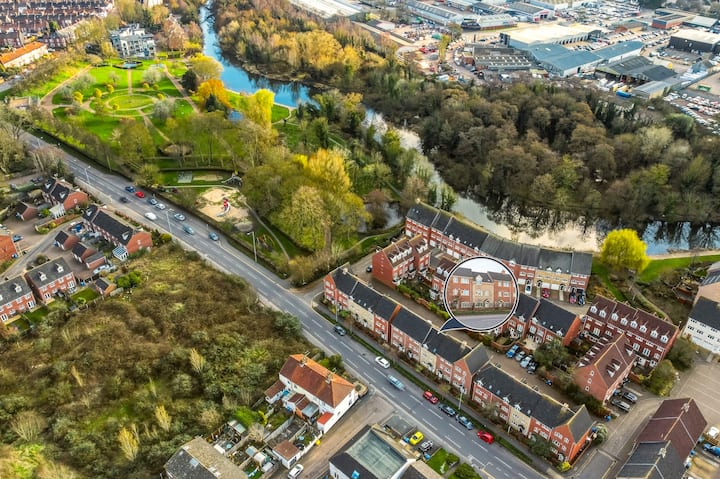 4-bed Team House - City Access - 2x Parking - Wifi - Norwich