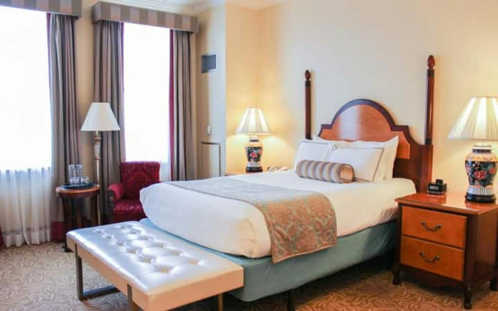 Landmark Downtown Hotel With Attentive Service - Providence, RI