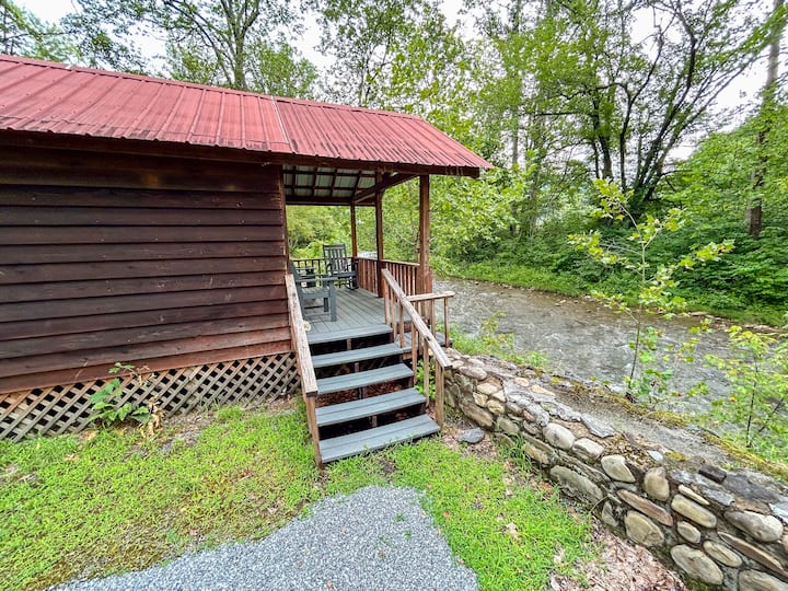 Lazy Turtle Cabin 10 - Creekside Bunk Studio - Cherokee, NC