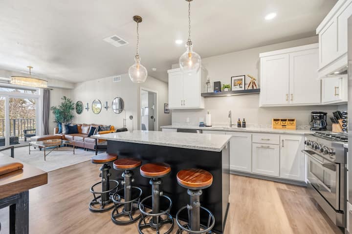 Harbor View Luxury Penthouse - Downtown Egg Harbor - Egg Harbor, WI