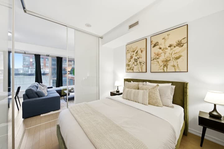 Spacious Condo With 2 Beds - Unbeatable Location! - Toronto