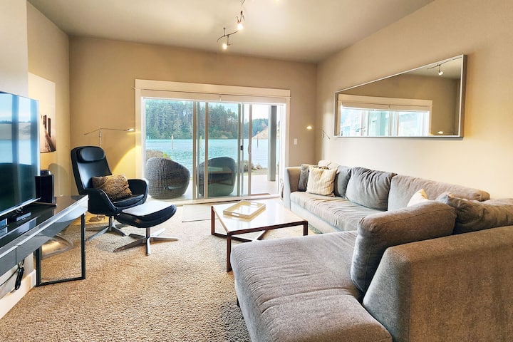 Riverfront Views, Walk To Old Town Florence! - Florence, OR