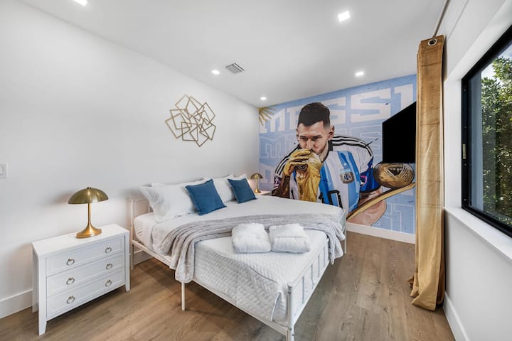 Fútbol-themed Home With Hot Tub - Miami, FL