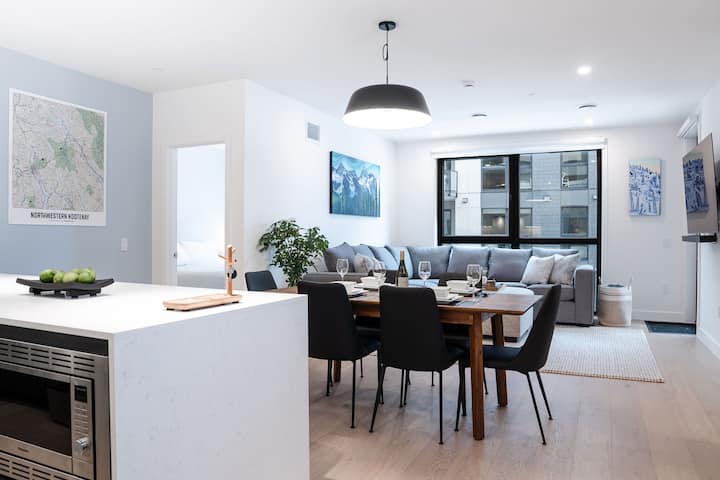 Revy Life Den - Revelstoke