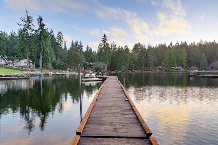 Lake-view Woodinville Retreat W/ Hot Tub + Theater - Monroe, WA
