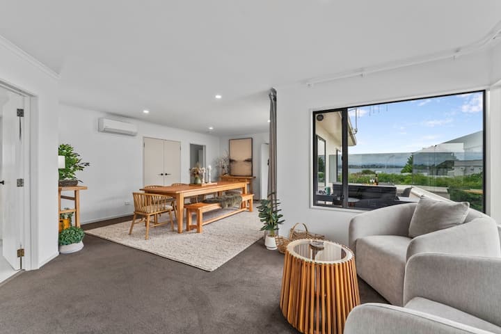 Pataka Lookout - 5 Bdrms, Close To Lake & Town - Bay of Plenty