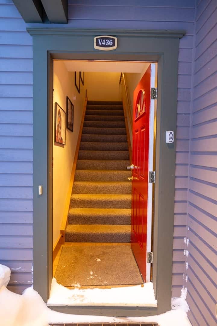 Sunny Jay Peak Ski-in/ski-out Condo W/ Fireplace! - Jays Peak, Jay