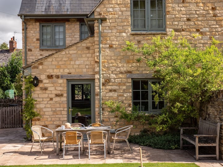 Kite's Gate - At Kingham Cottages With Pool Access - Chipping Norton
