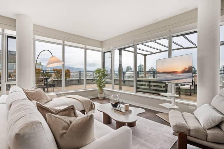 Expansive 2br Condo | High-rise W/ City Views - North Vancouver