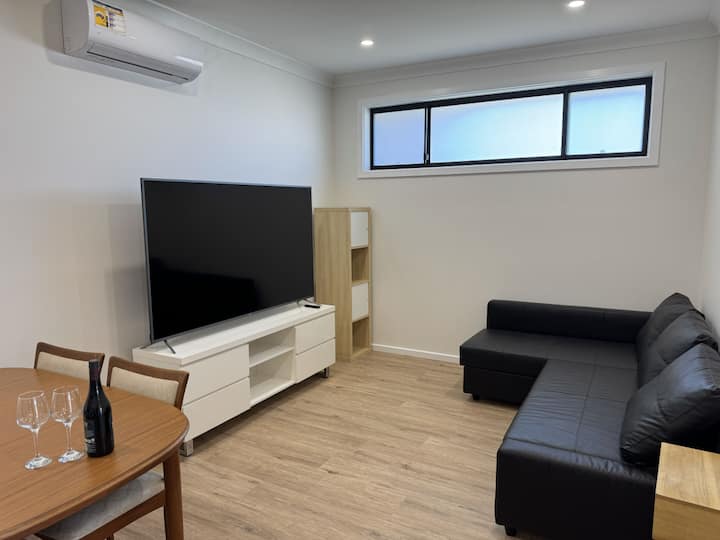 Cozy Family Escape For 8 | New Build Menangle Park - Camden