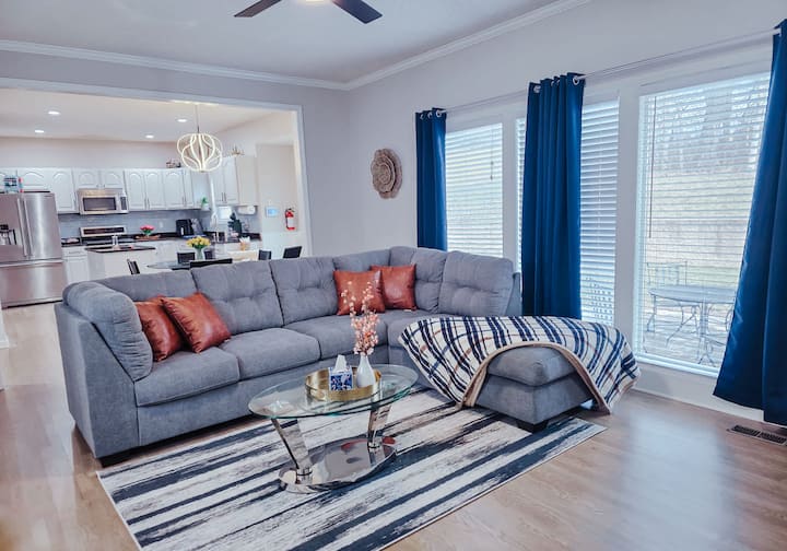 Gladstone Stay- Near Wof,zoo, Airport & 4 King Bed - Kansas City