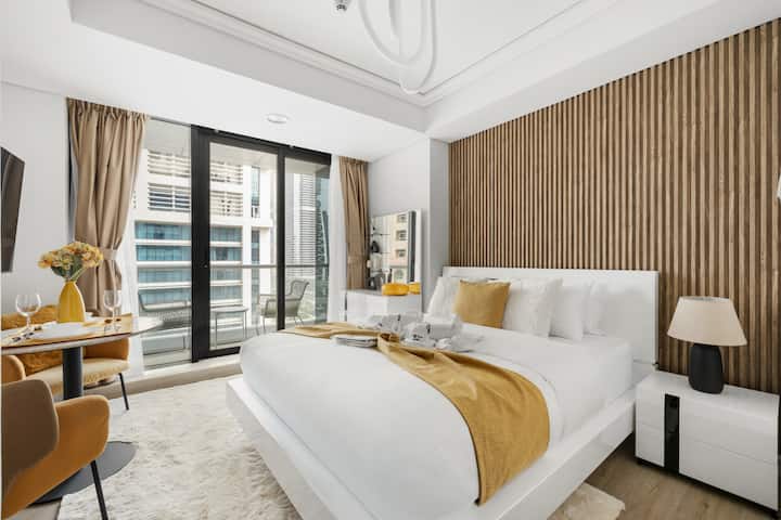 Modern Studio | Partial Lake View | Goldcrest 2 - Dubai Marina
