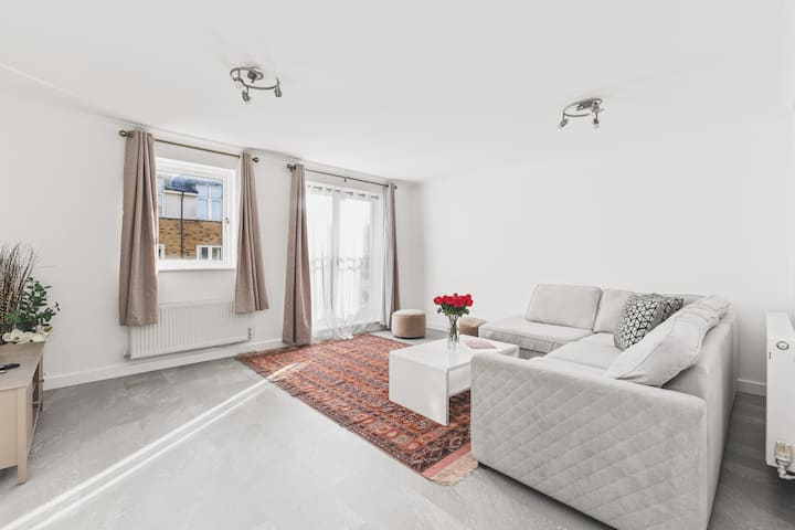 Beautiful 4br Townhouse | Northolt | Free Parking - Hayes