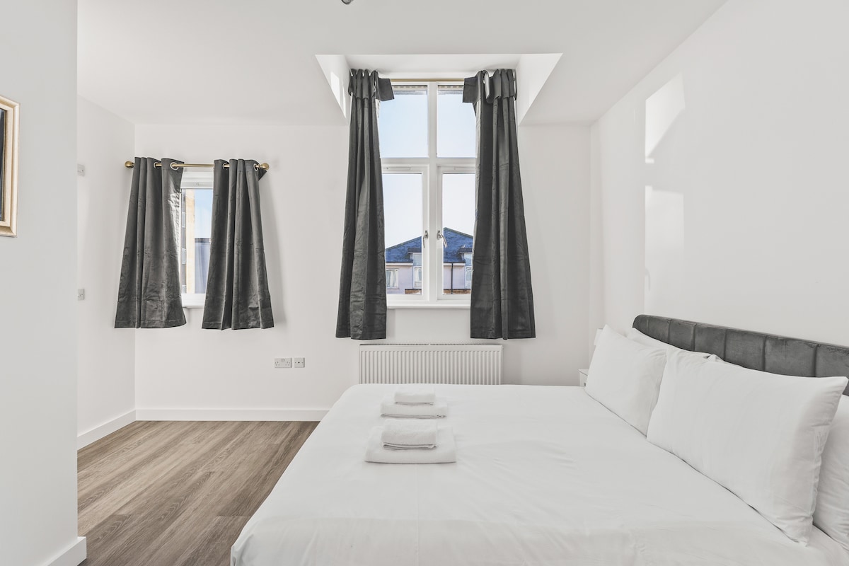 Beautiful 4BR Townhouse | Northolt | Free Parking - Townhouses for Rent ...