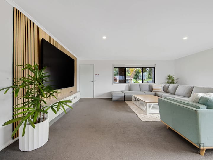 Pet-friendly Home, Walk To Beach - Batemans Bay