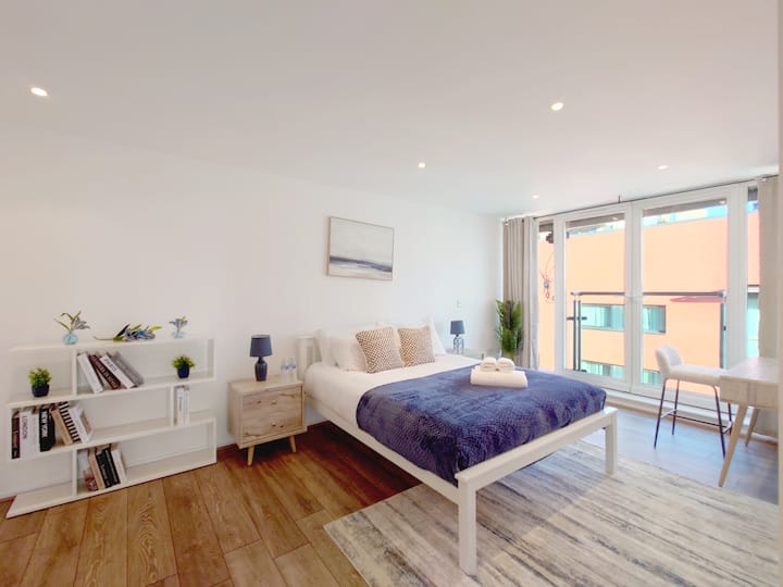 Spacious Two-bed Apartment In London Excel - Woolwich