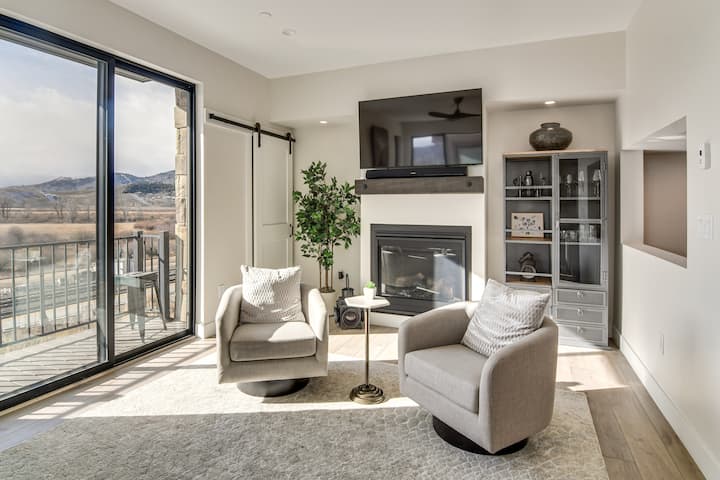 4 Mi To Granby Ranch: Gem W/ Balcony & Mtn Views! - Granby, CO