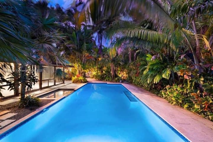 Tropical Oasis! Renovated 3br, Heated Pool, Bbq - The Bahamas