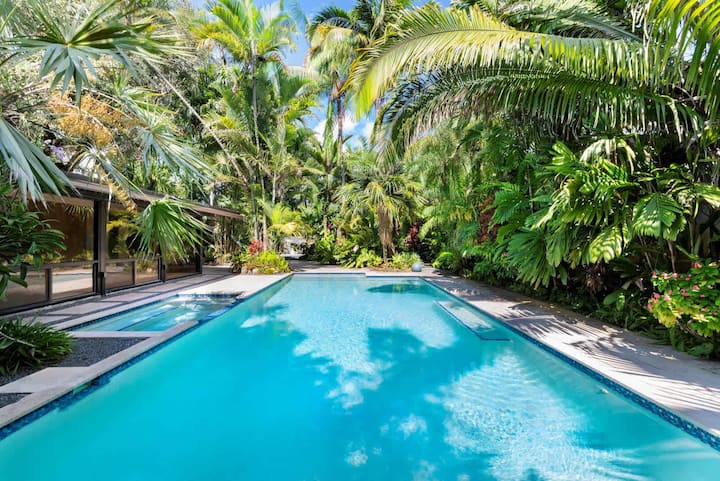Tropical Oasis! Renovated 3br, Heated Pool, Bbq - Sunny Isles Beach, FL