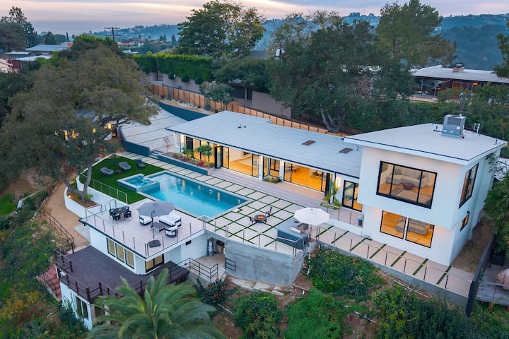 Modern Pool Masterpiece | Jaw-dropping La Views - 柏本克