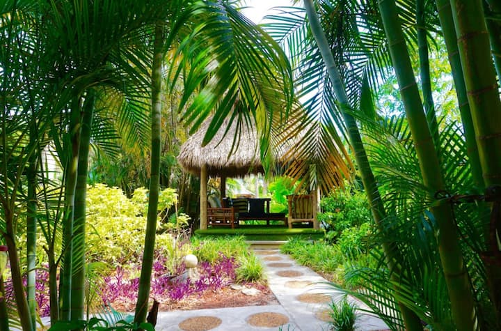 Tropical Pier-close Pool Retreat - Pompano Beach, FL
