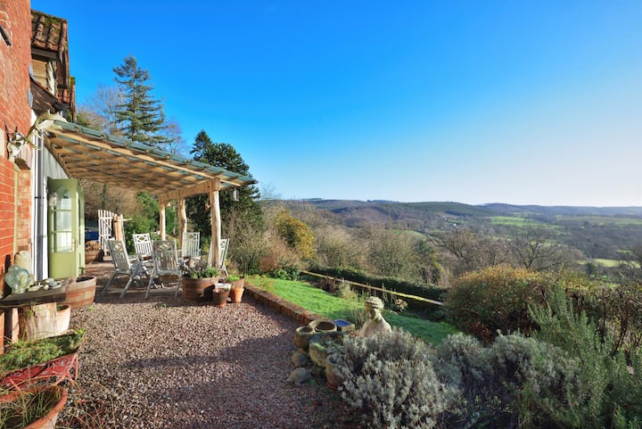 Stunning Hilltop Escape • Nr Redbank •  Epic Views - Hereford