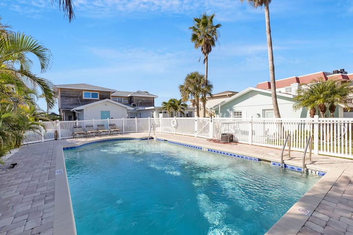 Gorgeous Villa With Heated Pool & Beach Views! - Clearwater Beach, FL