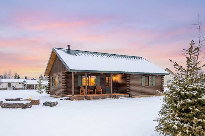 Upscale Designer Log Cabin, Cozy, Hot Tub, Firepit - Driggs, ID