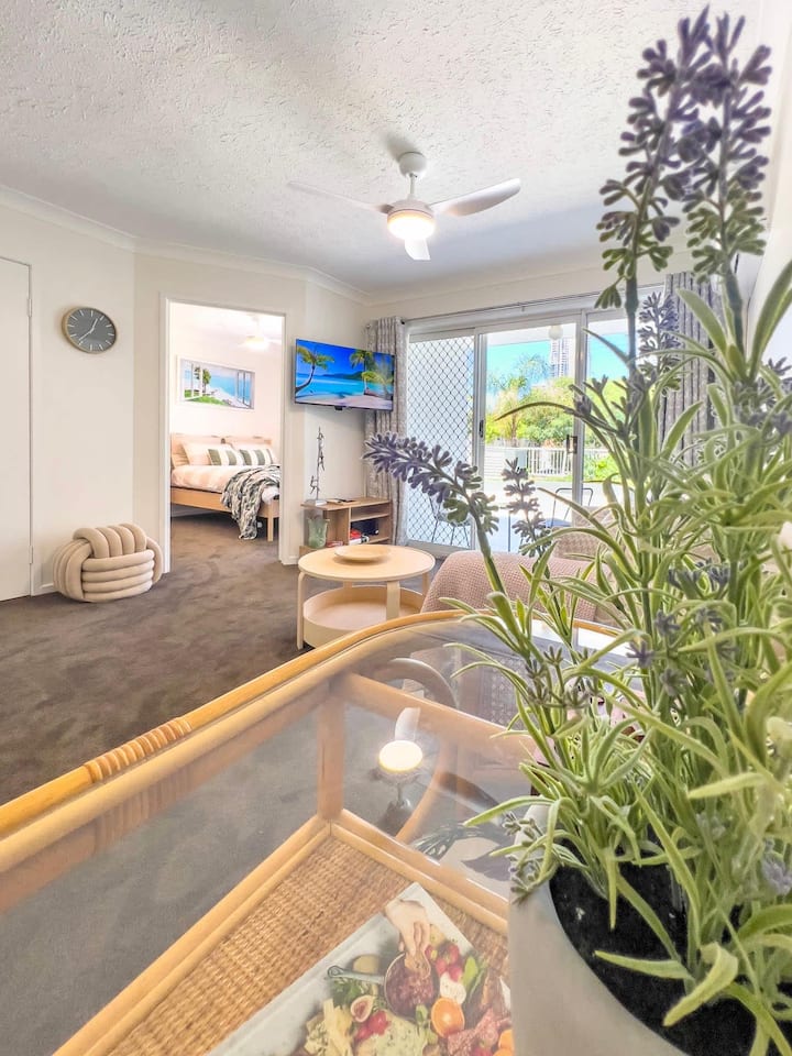 Chevron Island Boutique Retreat Near Beach & Pool - Gold Coast