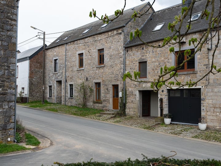 Spacious Holiday Home With Sunny Terrace - Dinant