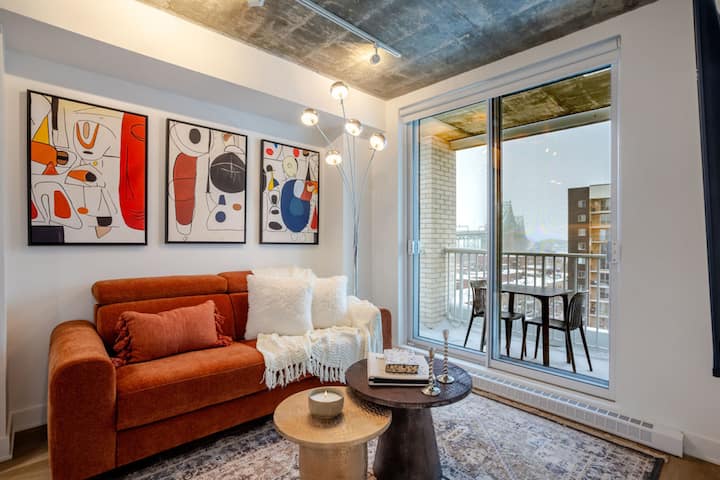Skyline Haven With Pool & Parking - Montreal