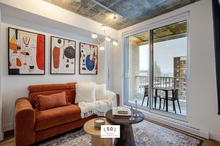 Skyline Haven With Pool & Parking - Montreal