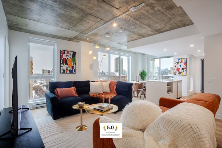 Downtown Luxe Retreat With Pool & Rooftop - Laval