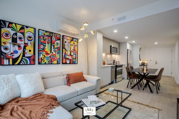 Stylish Downtown Escape | Ev Charger & Rooftop - Montreal